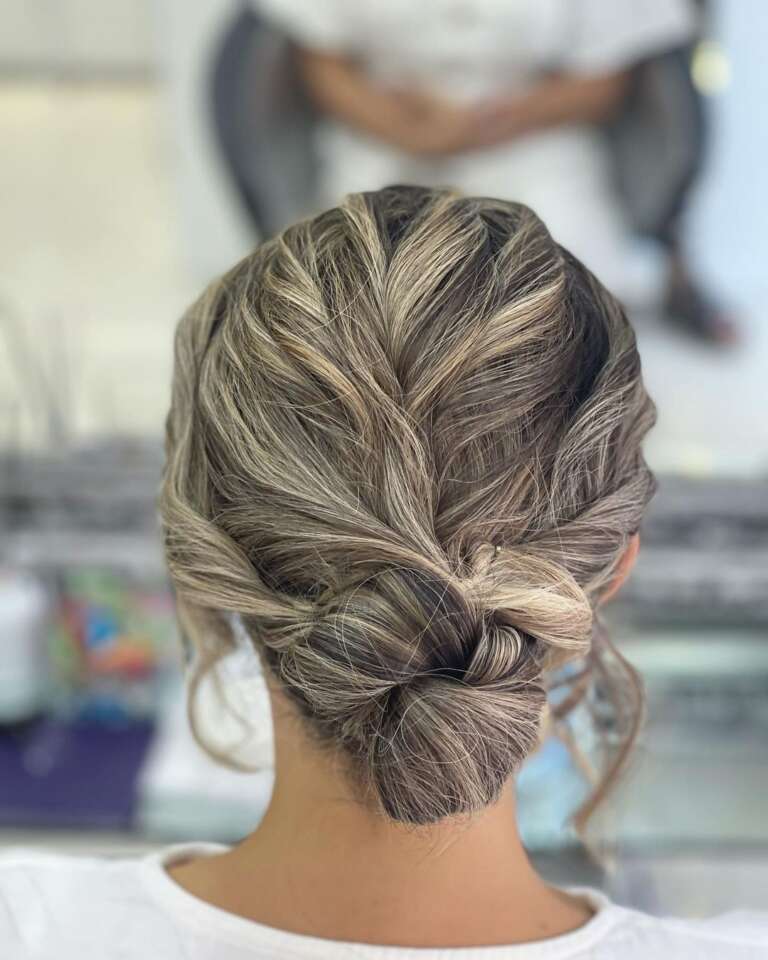 Kako odabrati savršenu frizuru za maturu 2025 - Sens